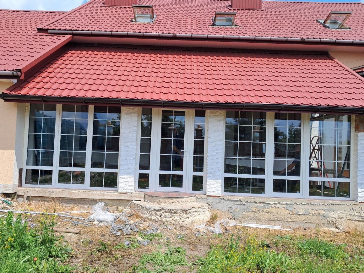 Uși termopane la comandă din PVC și aluminiu – prețuri avantajoase